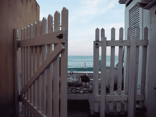 5 Sturdy Gates You Can Install - NEXGENTRADIES